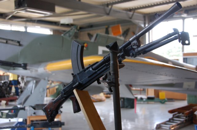 05 Bren MK2 machine gun