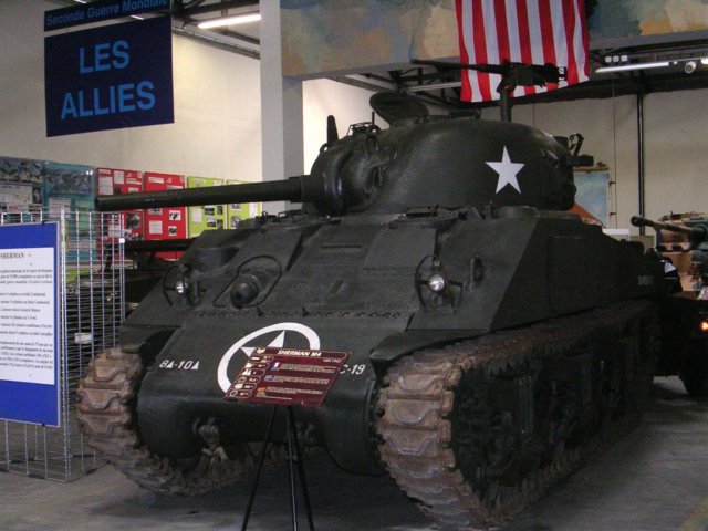 138 M4A1 Sherman (left front view)